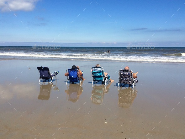 Group of relax friends & family on vacation having a conversation at ...