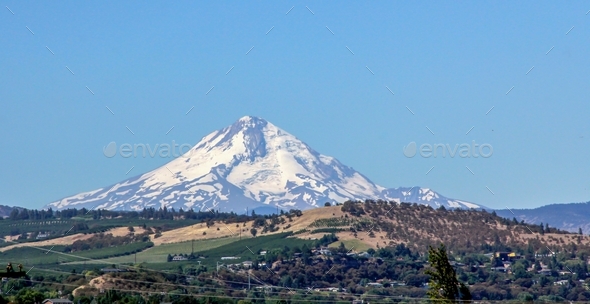 March 8 is National Oregon Day. Oregon road trip with beautiful Mt ...