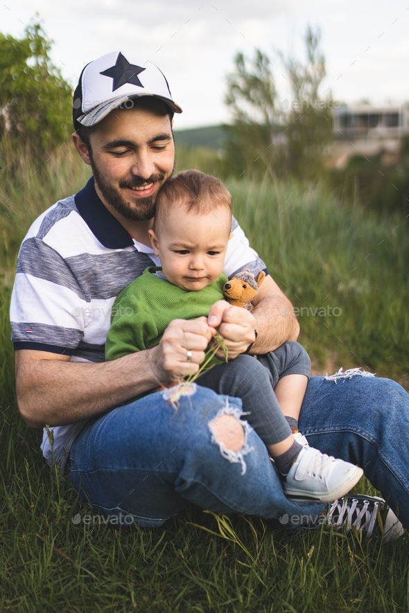 Father and son spend time together. Happy fatherhood. Father's Day ...