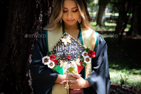 It wasn’t easy but I didn’t it. No fue fácil pero lo logré. Holding ...