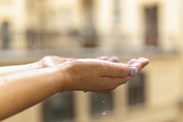 Women's hands in the rain, raindrops fall into their hands, catch Stock ...