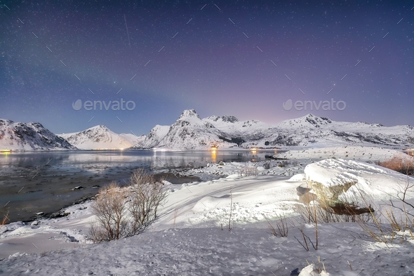 Fabulous winter scenery on Flakstadpollen and Boosen fjords at night ...
