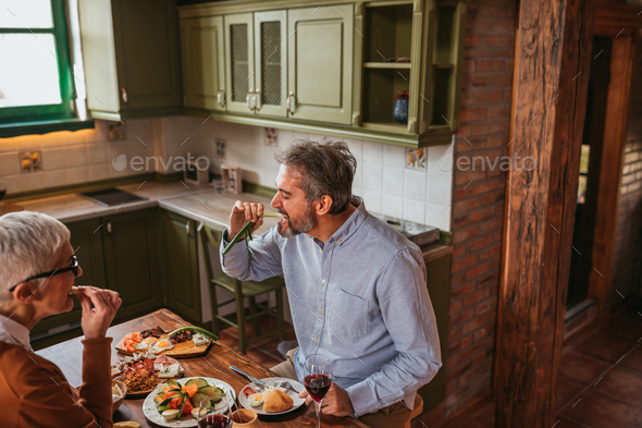Couples who eat together have a stronger level of communication Stock ...
