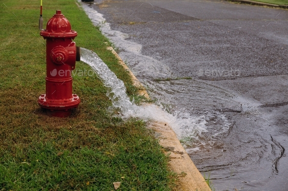 Open fire hydrant water flowing from open fire hydrant on street Stock ...