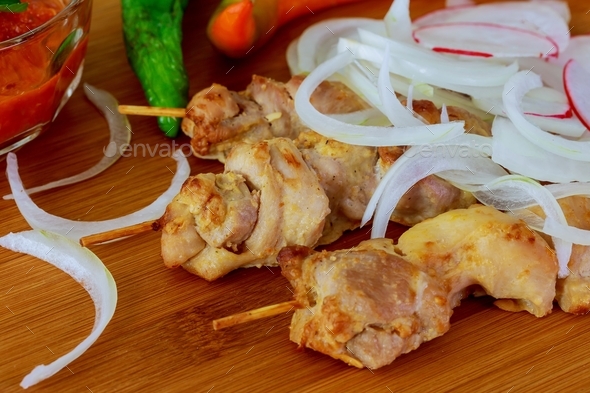 Chicken tikka kebabs with red onion and peppers. Chicken skewers onion ...