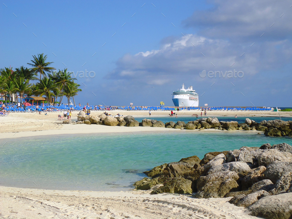 Cruise ship stop in the Bahamas to spend the day on the beach Stock ...