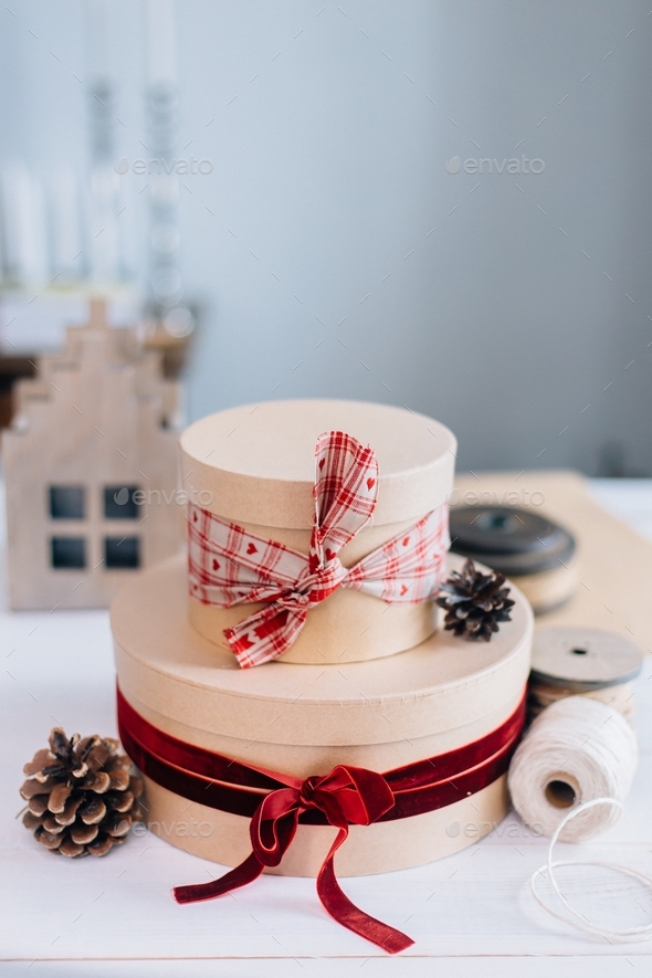 Round gifts for Christmas and New Year beautifully and stylishly ...