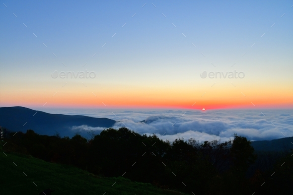 Sunrise in mountains over a valley full of clouds. Wintergreen Resort ...