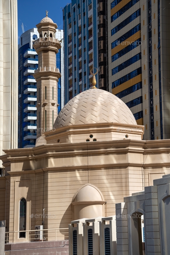 Traditional mosque in Abu Dhabi surrounded by modern skyscrapers Stock ...