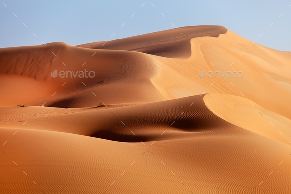 Majestic sand dunes in Liwa desert in Abu Dhabi Western Region, UAE ...