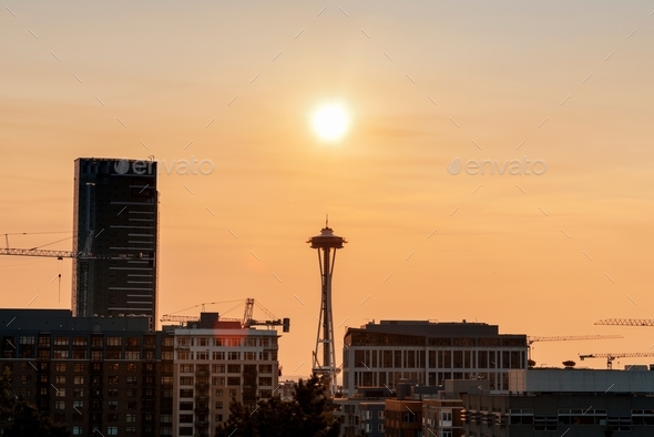 Sunset over the Space Needle in Seattle hazy smokey foggy sky Stock ...