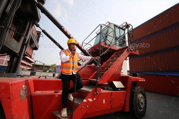 Foreman control loading Containers box from Cargo freight ship for ...