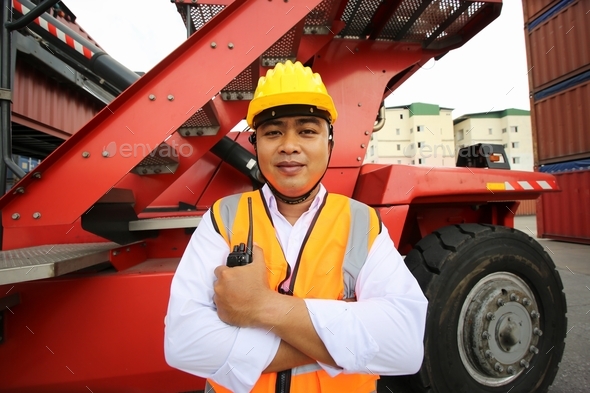 Foreman control loading Containers box from Cargo freight ship for ...