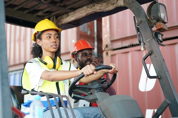 foreman checking containers in the terminal, at import and export ...