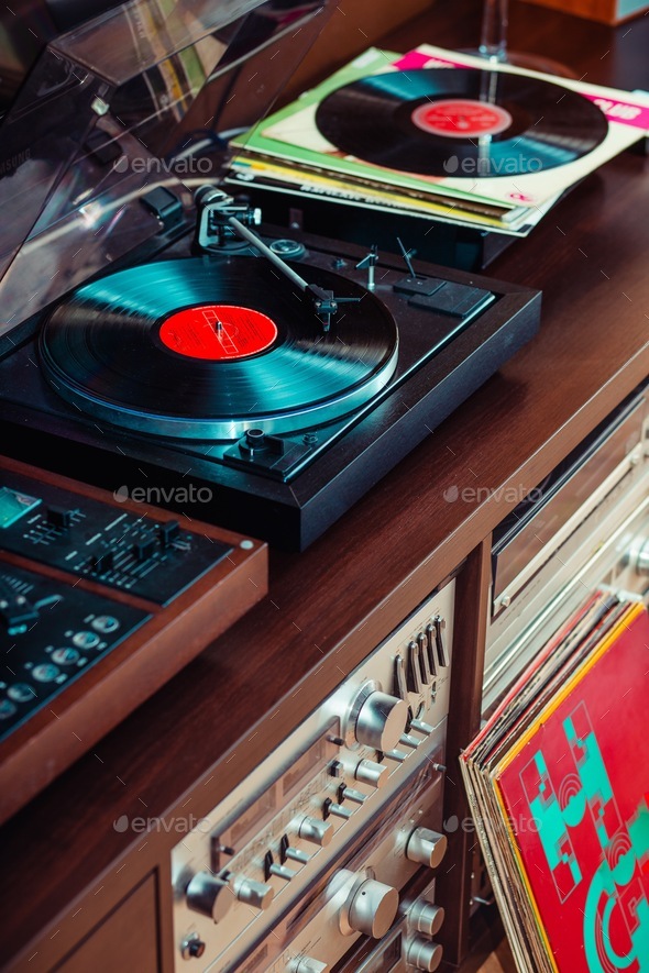 Audio equipment, record players, amplifiers, radio. Vinyl records ...