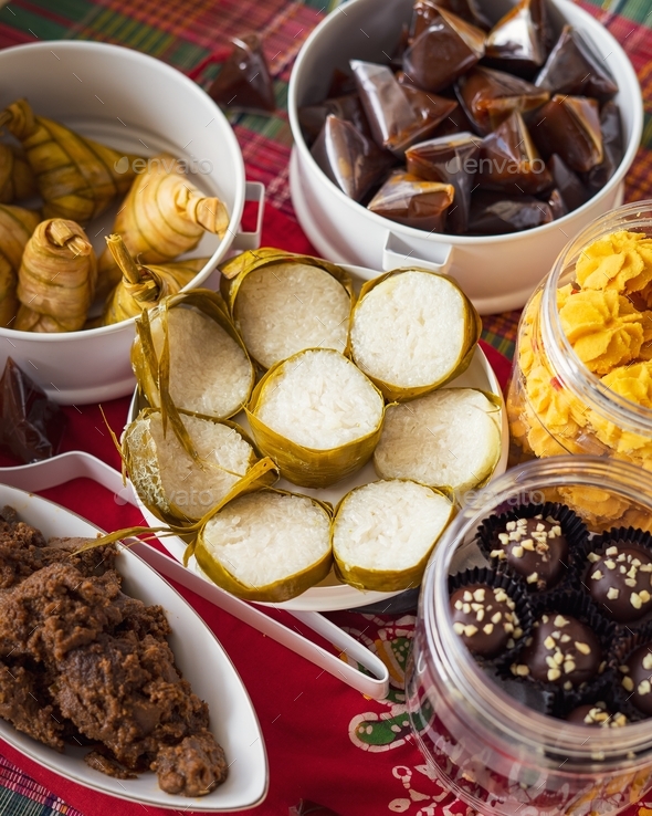 Traditional Malay Food and cookies during Ramadan and Eid Mubarak. Hari ...
