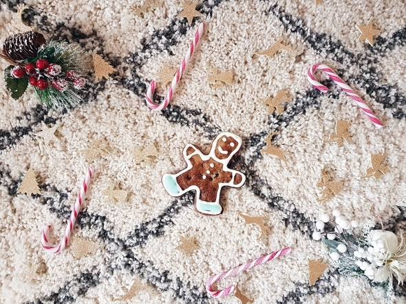 Overhead image of gingerbread man cookie on fuzzy background. Stock ...