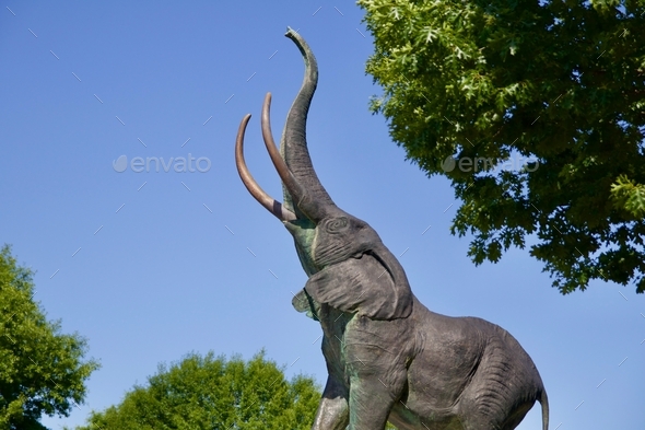 Elephant statue on university of Alabama Stock Photo by reinasmyth