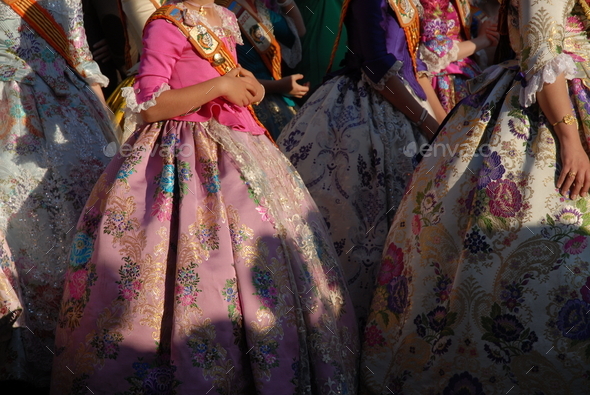 Traditional Spanish dresses, young women in traditional costume Stock ...