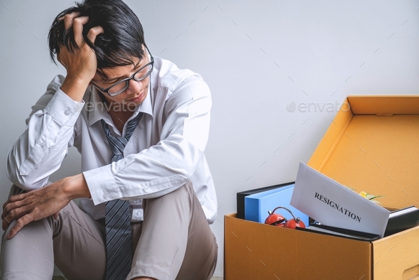 Images of packing up all his personal belongings and files into a brown ...