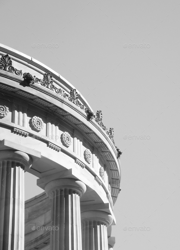 ANZAC Memorial - a circular colonnade of 18 Grecian columns in Brisbane ...