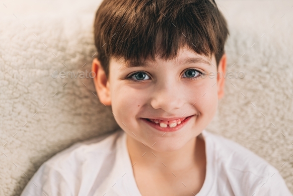 Little kid boy closeup head shot portrait happy people children kids ...
