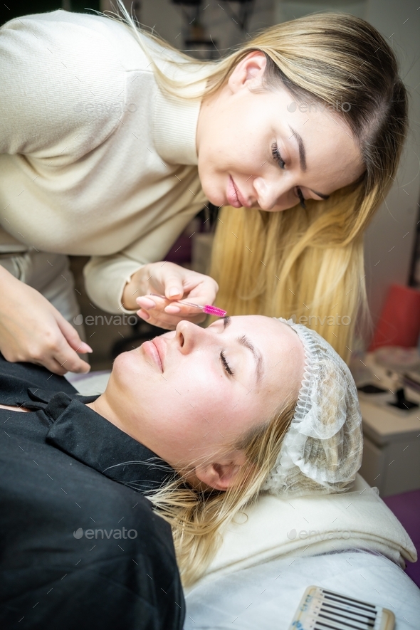 Eyelash extension procedure in beauty salon. Lashes close up. Concept ...