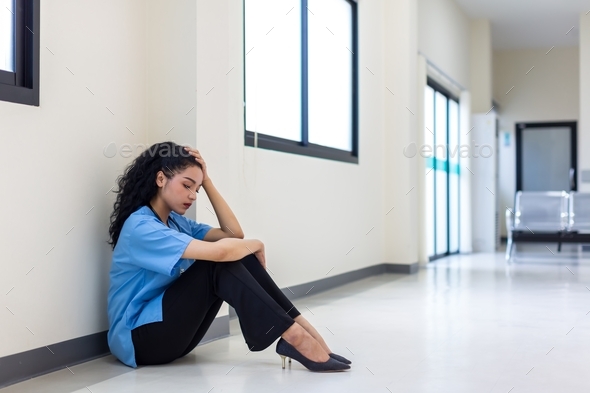 Doctor or Patients sitting on floor have depression. woman patient in a ...