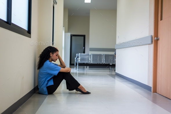Doctor or Patients sitting on floor have depression. woman patient in a ...