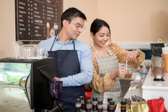 Baristas making and preparing a cup of coffee in coffee shop Stock ...