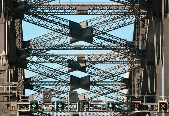 Traffic signals at the entrance of the Sydney Harbor Bridge. Stock ...