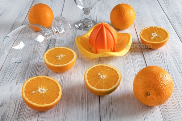 Whole and cut in half, ripe oranges and fresh juicing tools Stock Photo ...