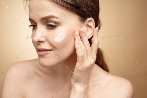 uses face and body cream moisturizing and scrub, clean and smooth skin ...