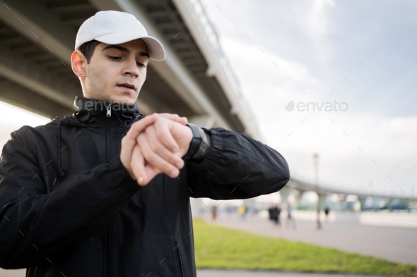 uses smart watch cardio and heart rate, male athlete training fast ...