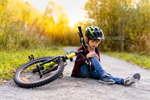 A little boy fell off a bicycle, injuries on active sports Stock Photo ...
