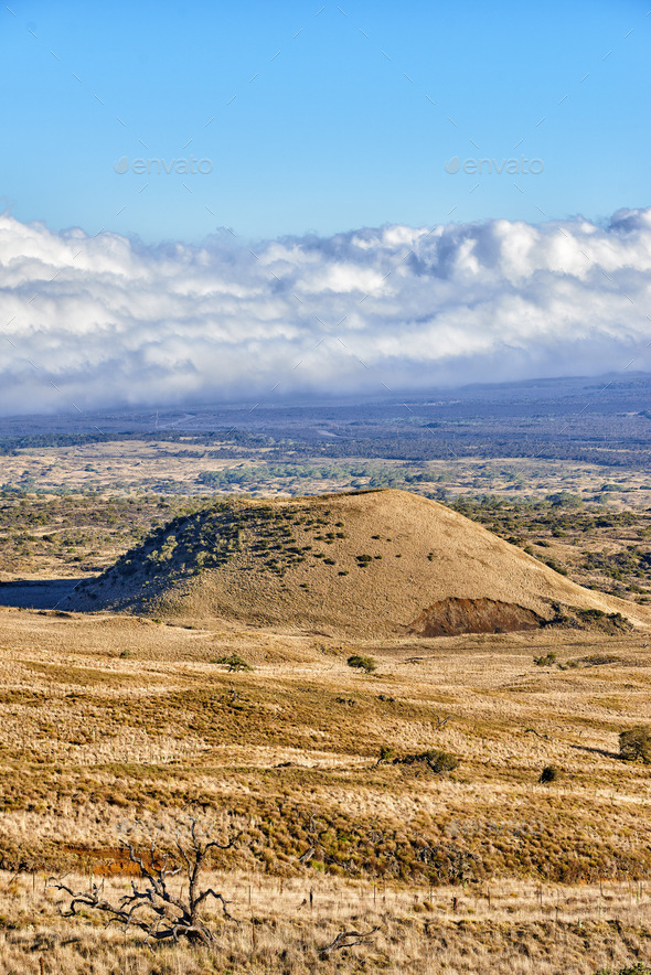 Extinct volcanic craters at Mouna Loa - Hawaii Stock Photo by ...