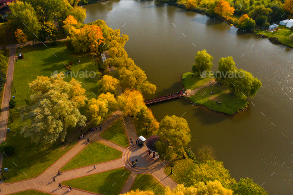 Autumn landscape in Loshitsky Park in Minsk. Belarus.Golden autumn ...