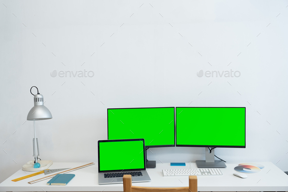 Green screen monitor stands on the office desk - Personal compute mock ...