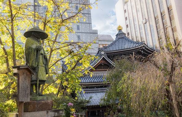 Rokkakudo Temple and Statue of Shinran in Autumn, Kyoto, Japan Stock ...