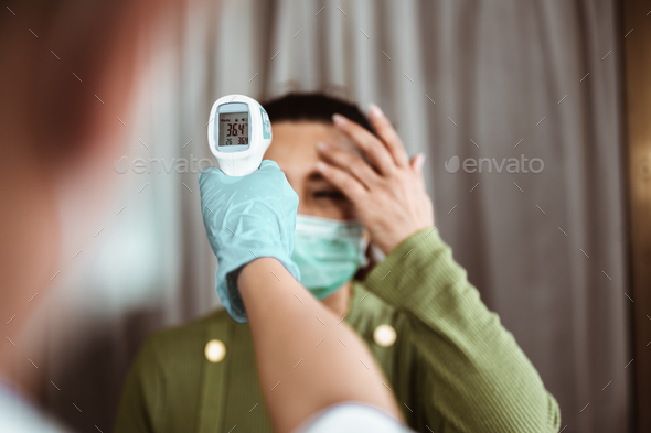 Doctor check patient body temperature using infrared forehead ...