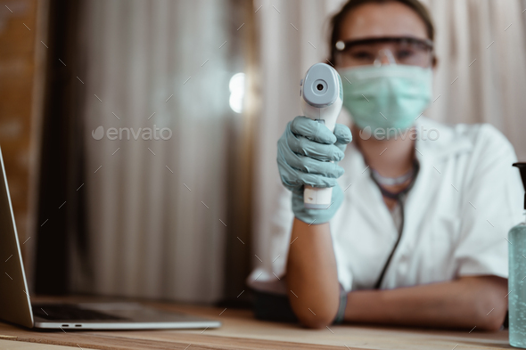Doctor check patient body temperature using infrared forehead ...