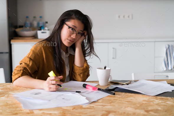 Chinese woman working with files at desktop Stock Photo by kikea3 ...