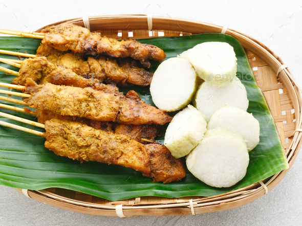 Sate Ayam (Chicken satay) with peanut sauce and lontong (rice cake ...