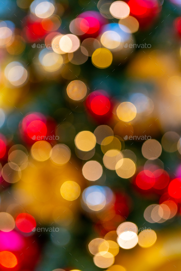 Vertical shot of a beautiful blurred bright festive Christmas ...
