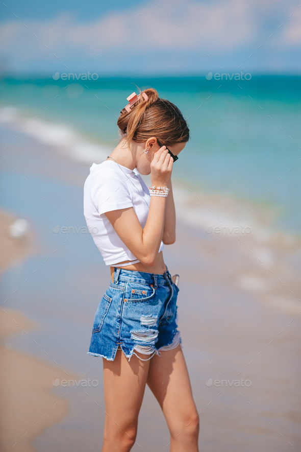 Adorable teen girl on the beach enjoy her summer vacation Stock Photo ...