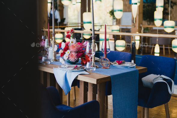 Coziness and style. Modern event design. Table setting at the wedding ...