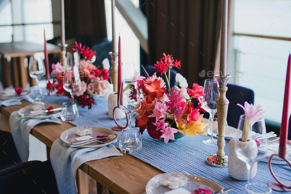 Coziness and style. Modern event design. Table setting at the wedding ...