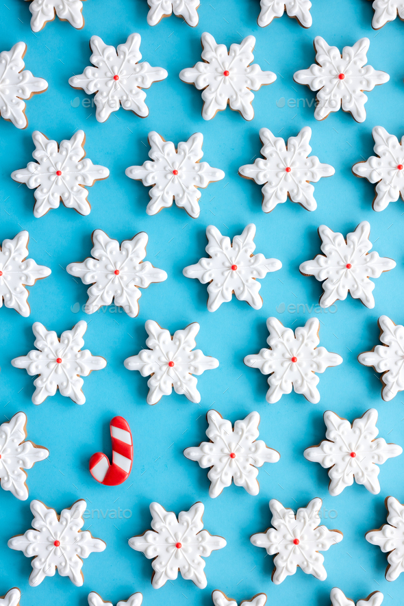 Gingerbread in the form of snowflakes on a blue background. Stock Photo ...