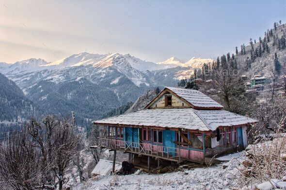 Old wooden house in Tosh Parvati Valley, Himachal Pradesh Stock Photo ...