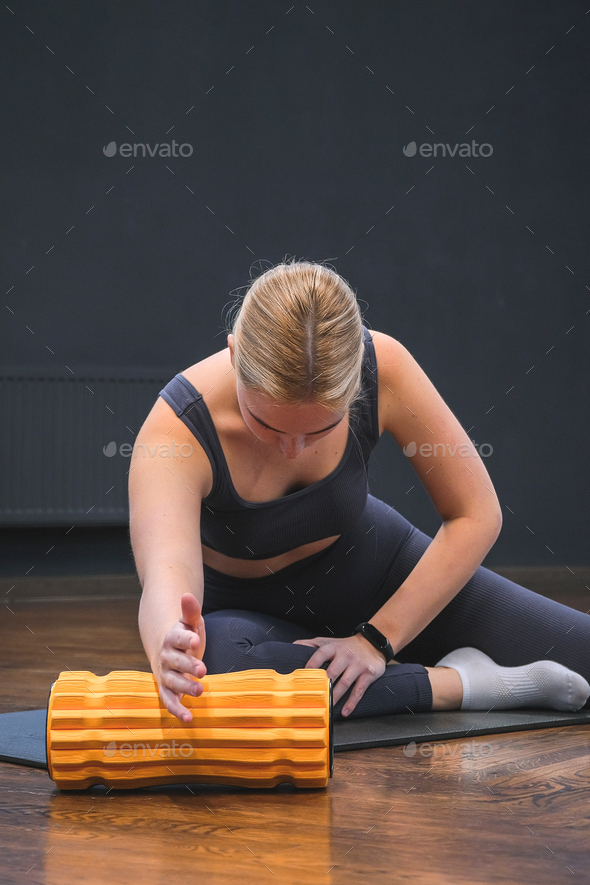 Myofascial release,Massaging fascia calf muscles with myofascial roll ...